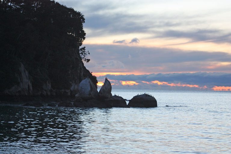 Split-Apple Rock: An Ancient, Purpose-Built Solar Observatory - Graham ...